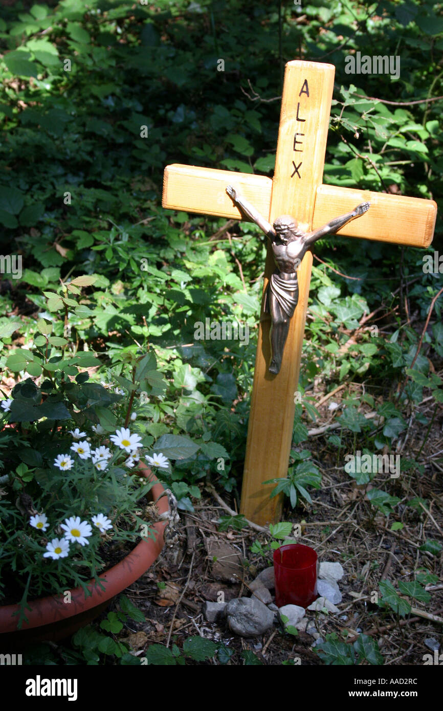 cross at the scene of an accident Stock Photo - Alamy