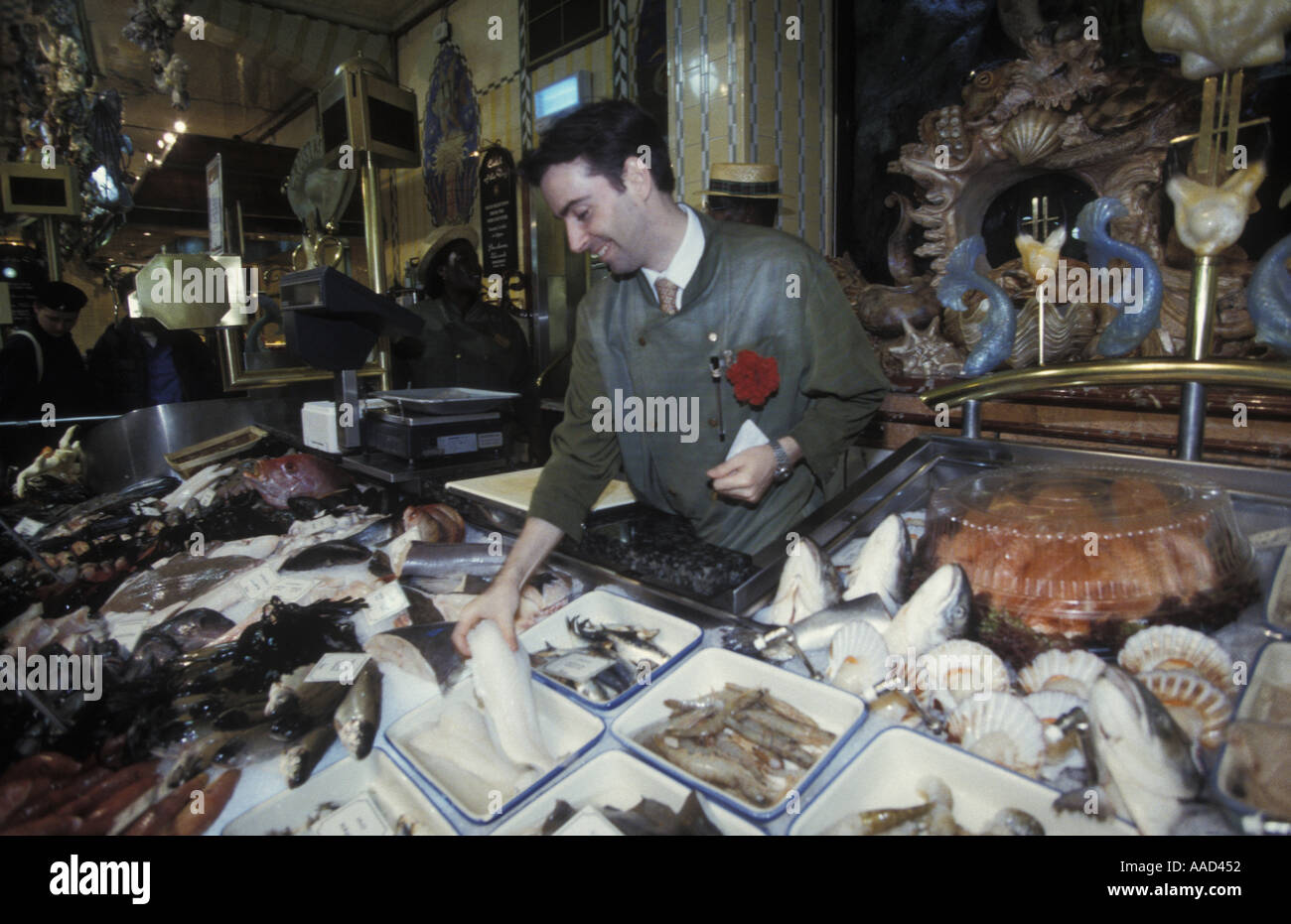 Harrods food hall fish hi-res stock photography and images - Alamy