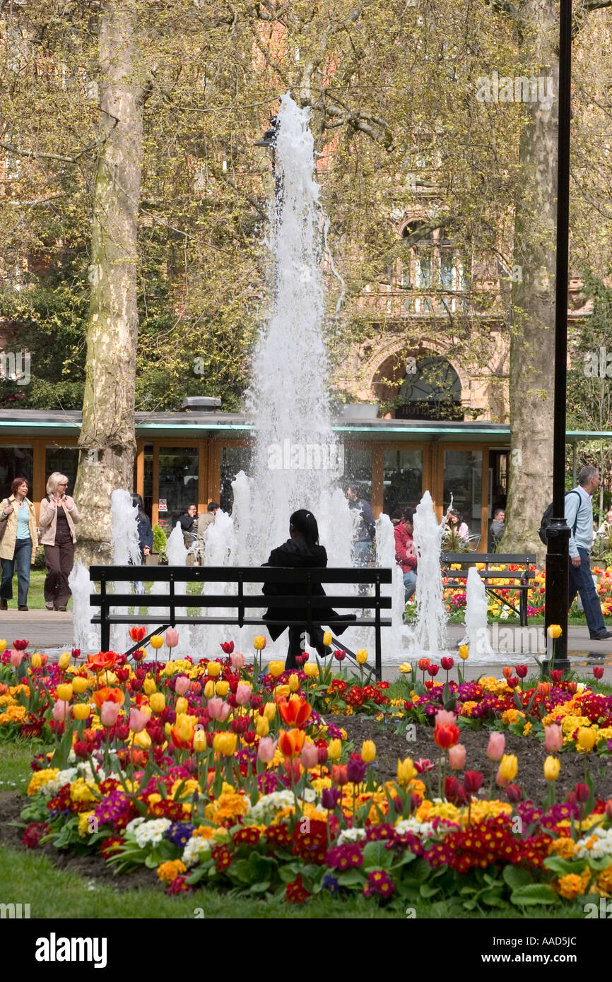 Russell square london bench hi-res stock photography and images - Alamy
