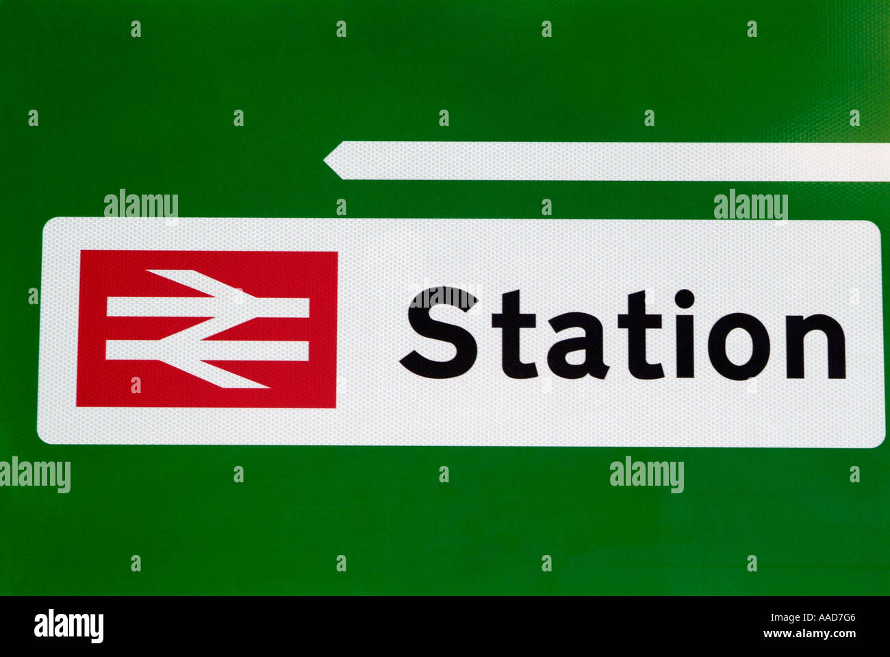 way to railway station sign Stock Photo - Alamy