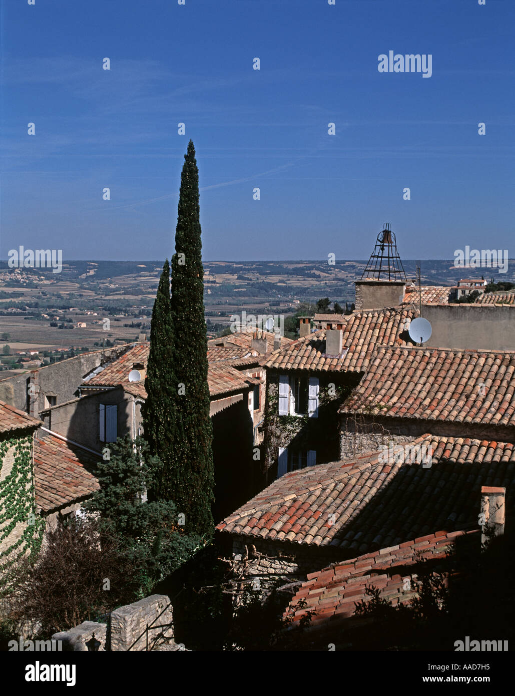 Seguret village hi-res stock photography and images - Alamy