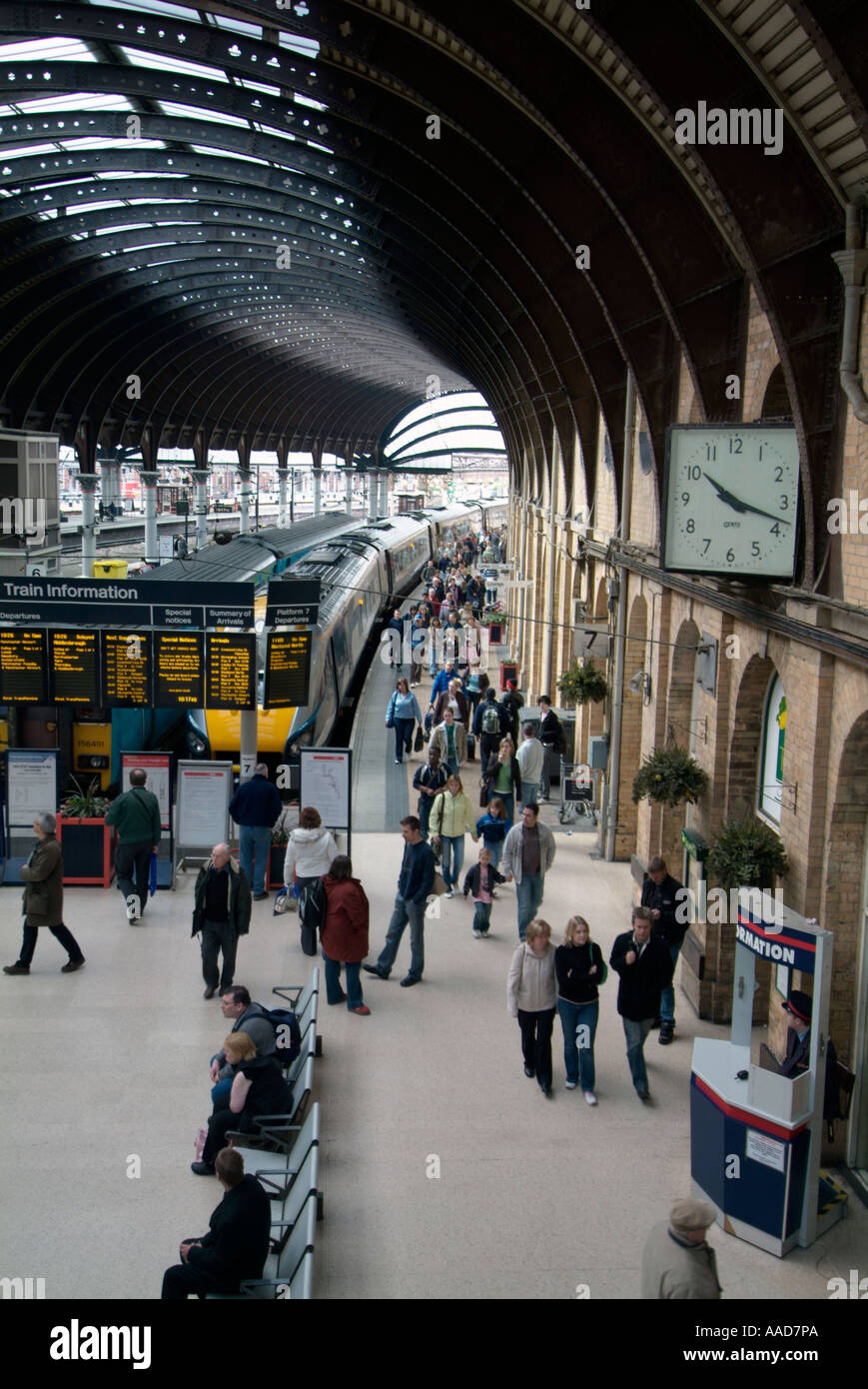 york railway station Stock Photo - Alamy