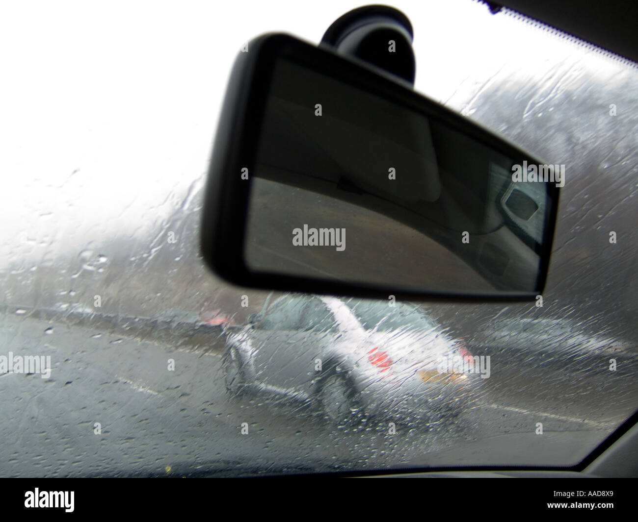 Raining on freeway hi-res stock photography and images - Alamy