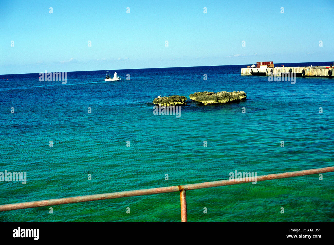 Atlantis submarine grand cayman island hi-res stock photography and ...