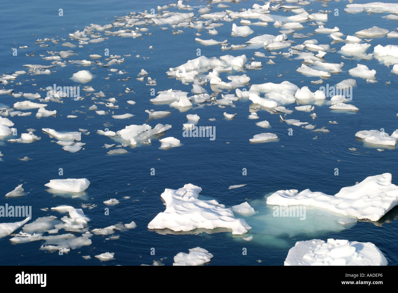 Cruiseship through channel hi-res stock photography and images - Alamy