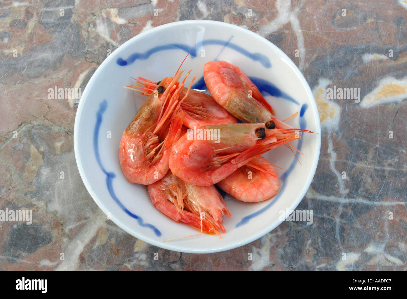 Dish of cooked North Atlantic prawns, ready to be eaten Stock Photo - Alamy