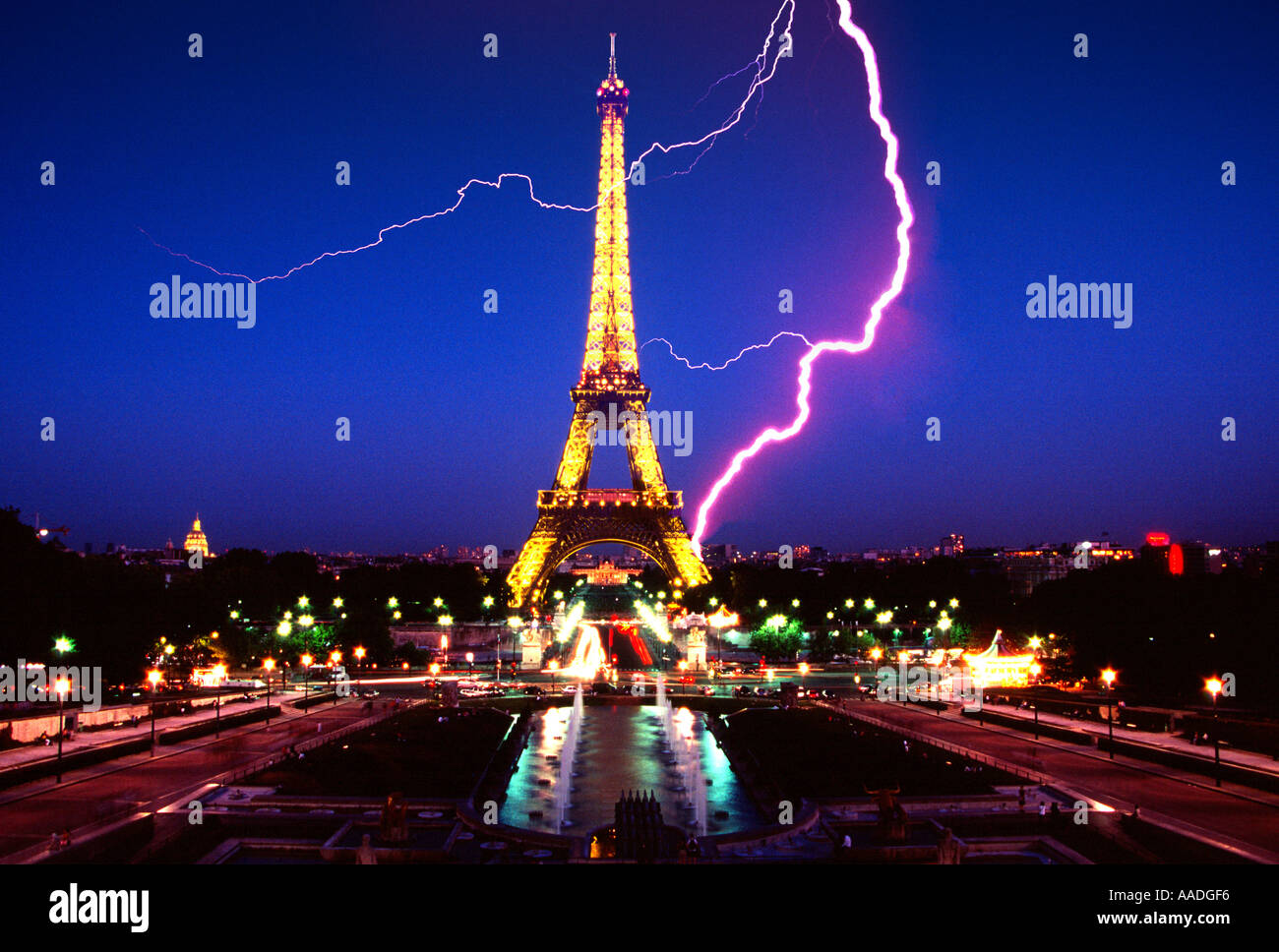 France Paris Eiffel Tower Lightning Stock Photos & France Paris Eiffel ...