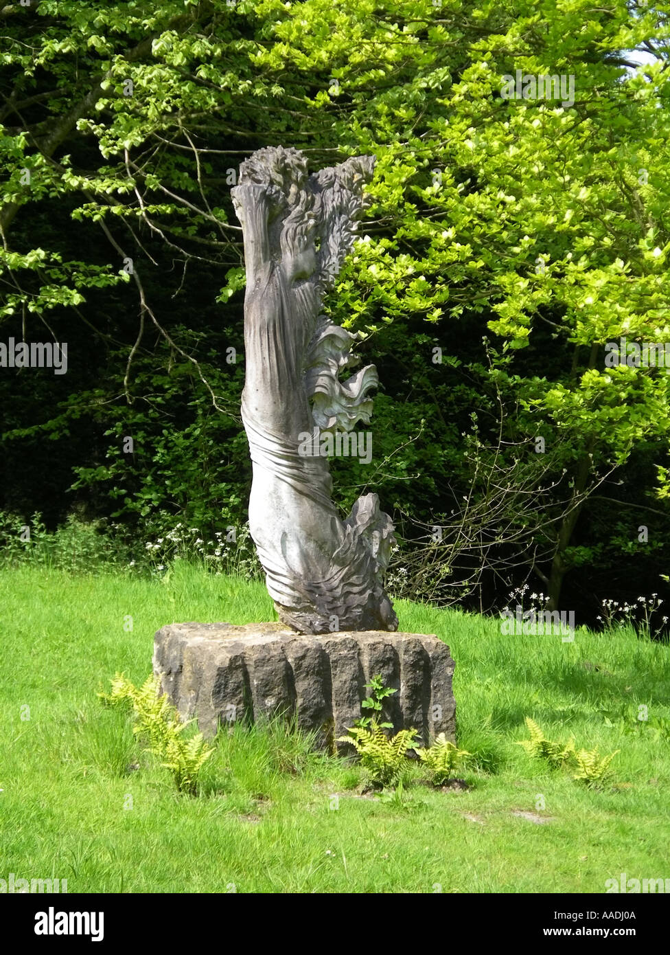 england gloucestershire the cotswolds batsford aboretum statue of ...