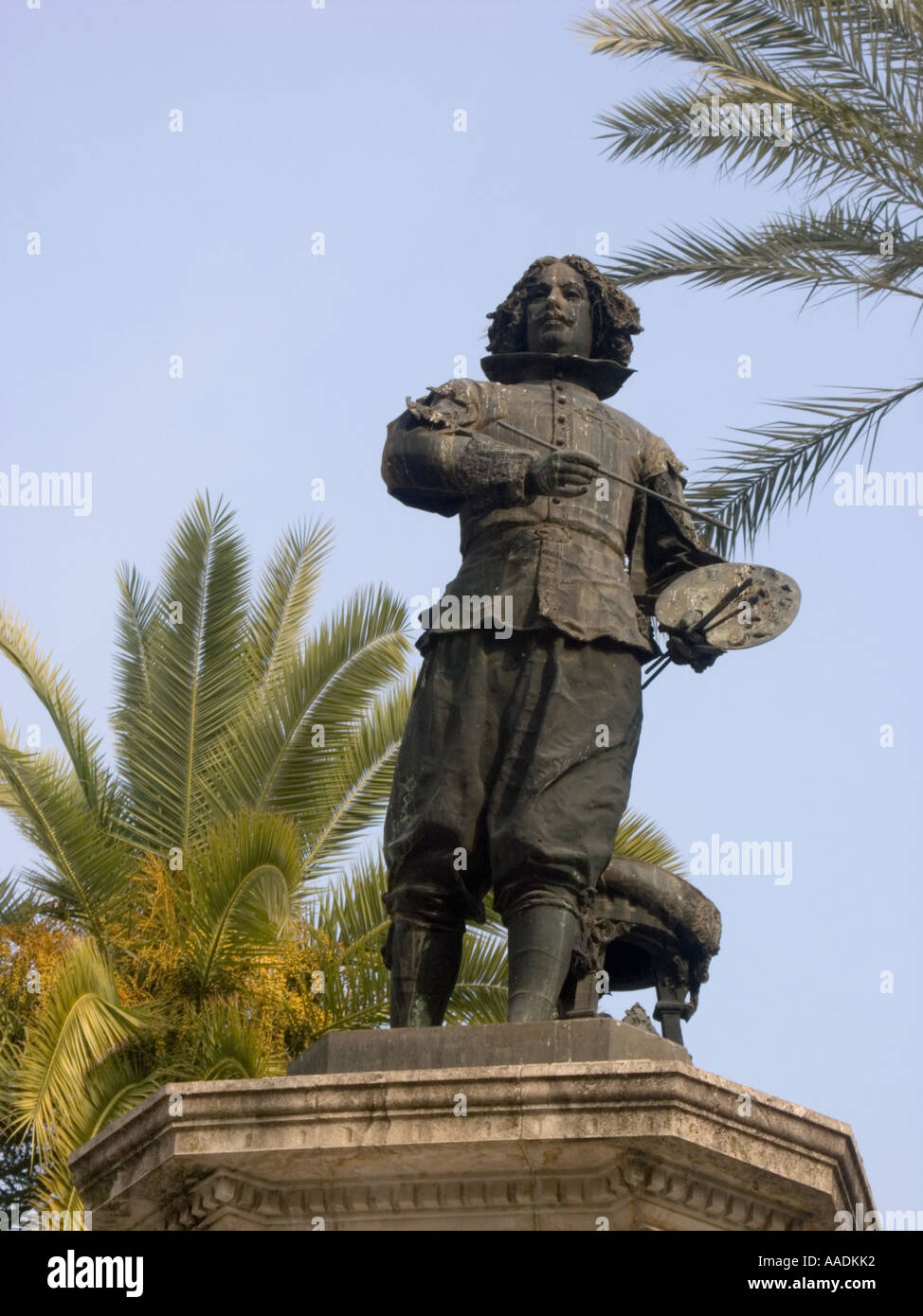 Statue of Velazquez, Plaza del Duque Victoria Seville Stock Photo - Alamy