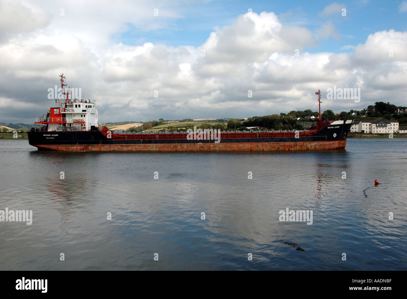 Ship sailing into Bideford Quay north Devon England UK Stock Photo - Alamy