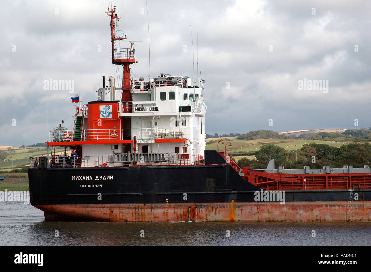Ship sailing into Bideford Quay North Devon UK Stock Photo - Alamy