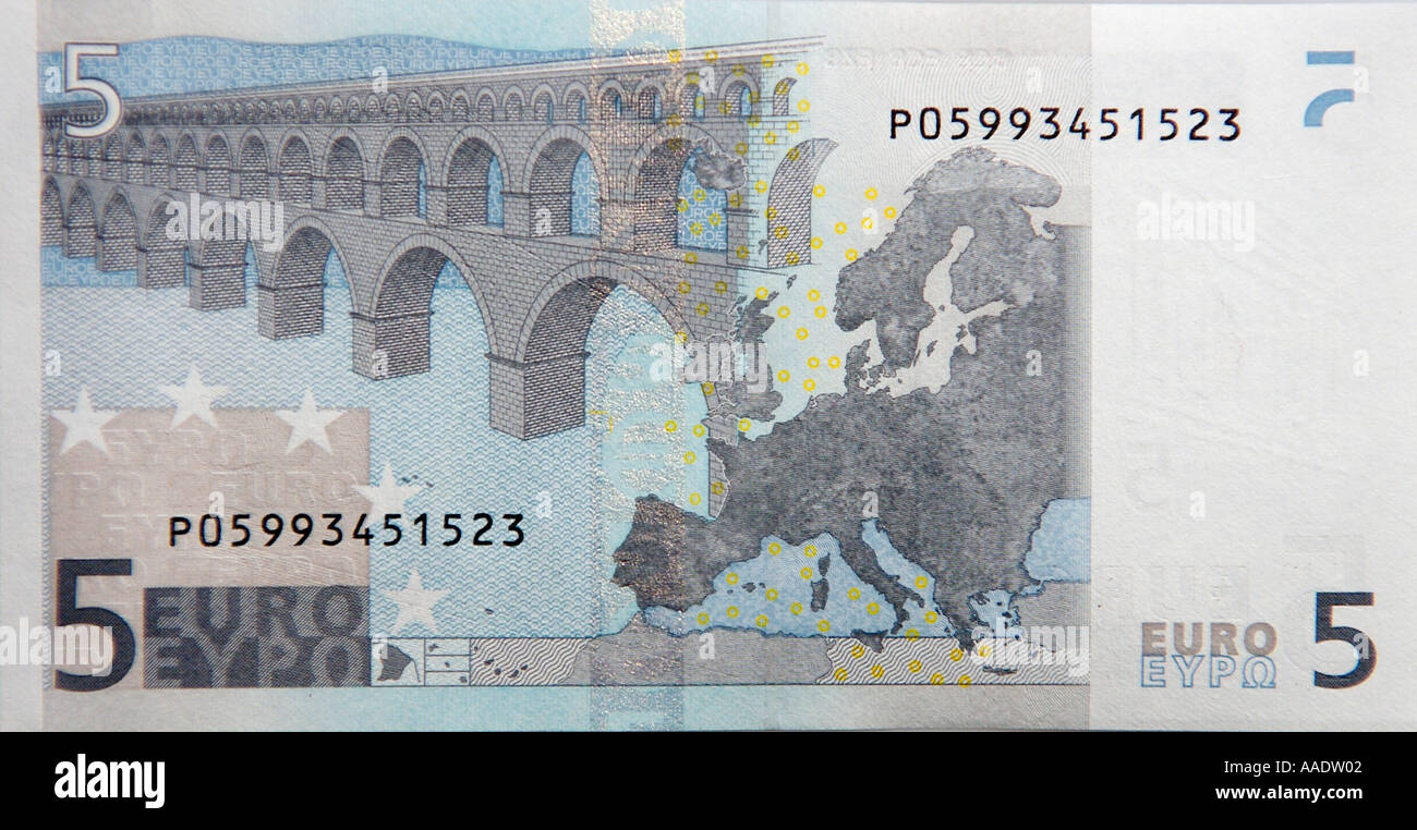back of 5 Euro note Stock Photo - Alamy