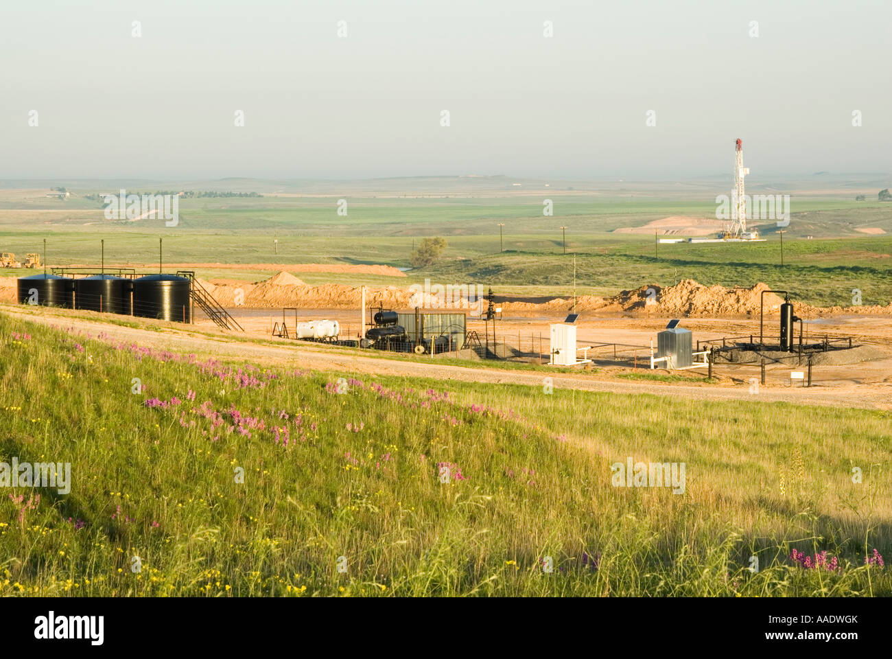 Crude oil storage tanks texas hi-res stock photography and images - Alamy