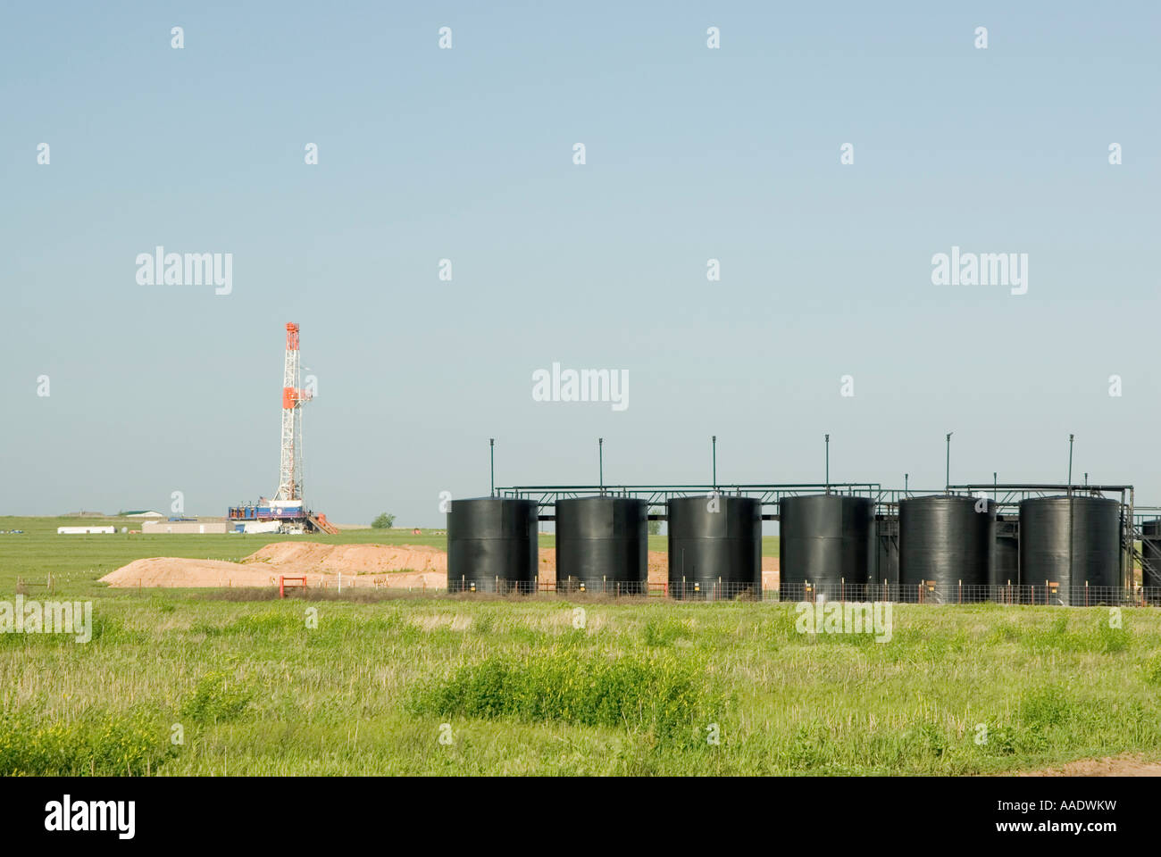 Oil drilling pads hi-res stock photography and images - Alamy