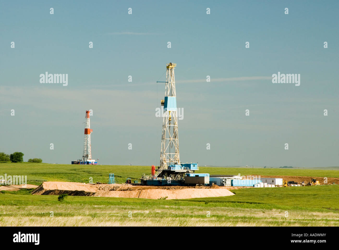 Oil drilling pads hi-res stock photography and images - Alamy