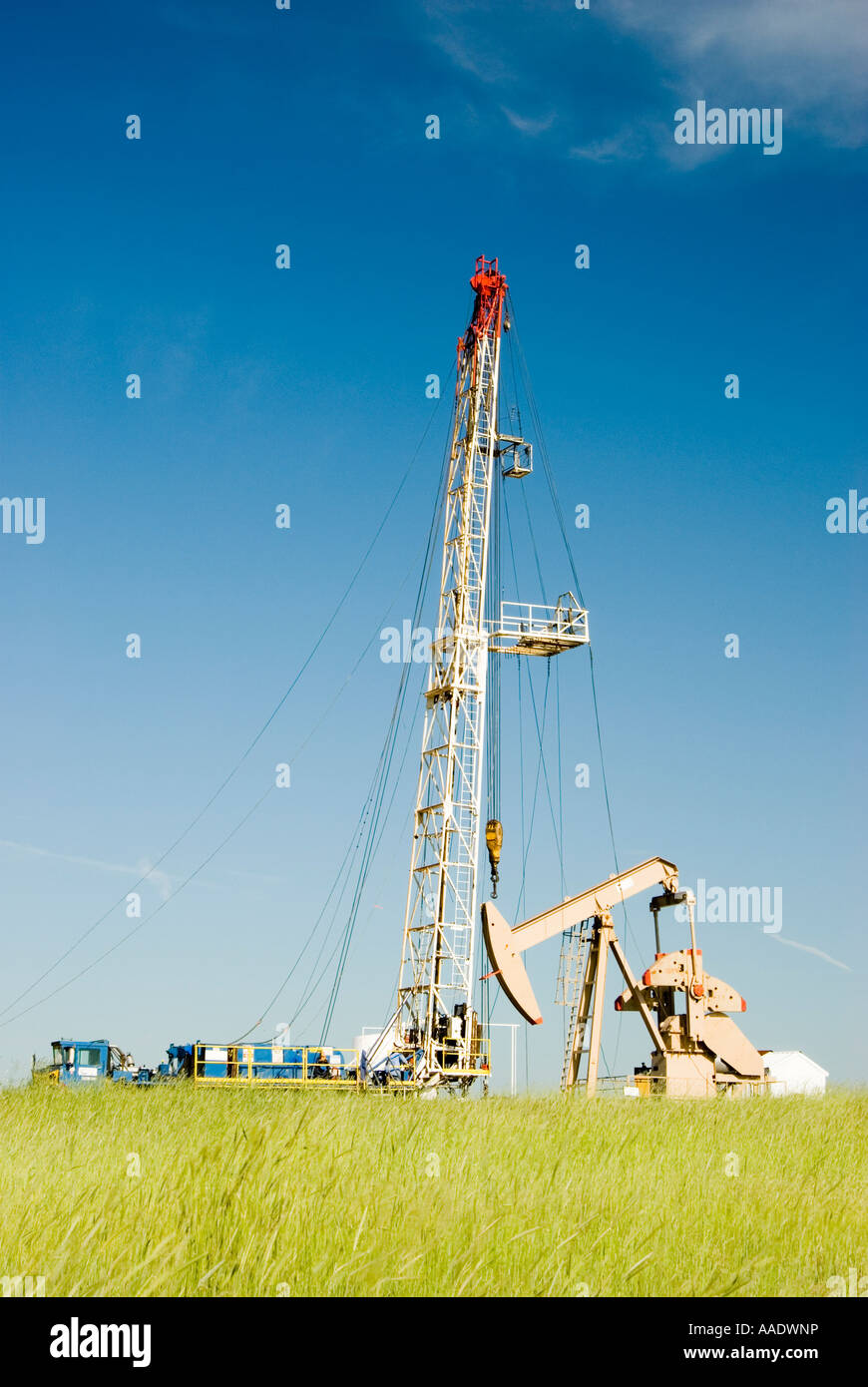 Workover rig hi-res stock photography and images - Alamy