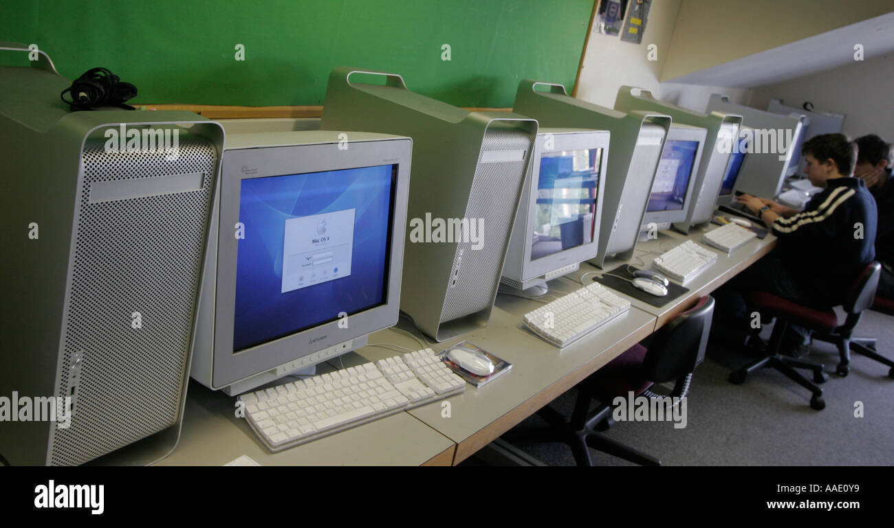 Computer suite with Apple Macintosh computers in sixth form college ...