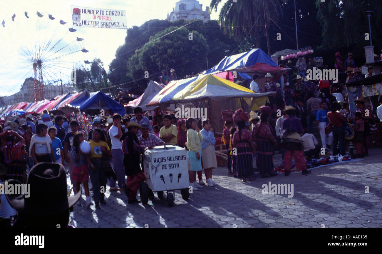 Funfair crowds hi-res stock photography and images - Alamy