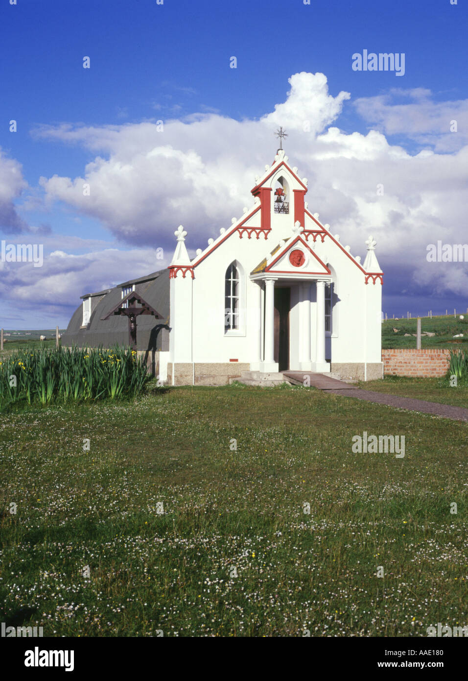 dh ITALIAN CHAPEL ORKNEY Decorated Prisoner of war Nissen church hut ...