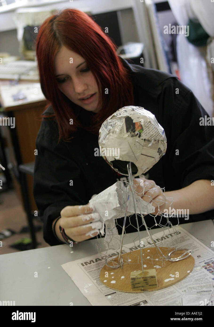 Sixth form art student hi-res stock photography and images - Alamy