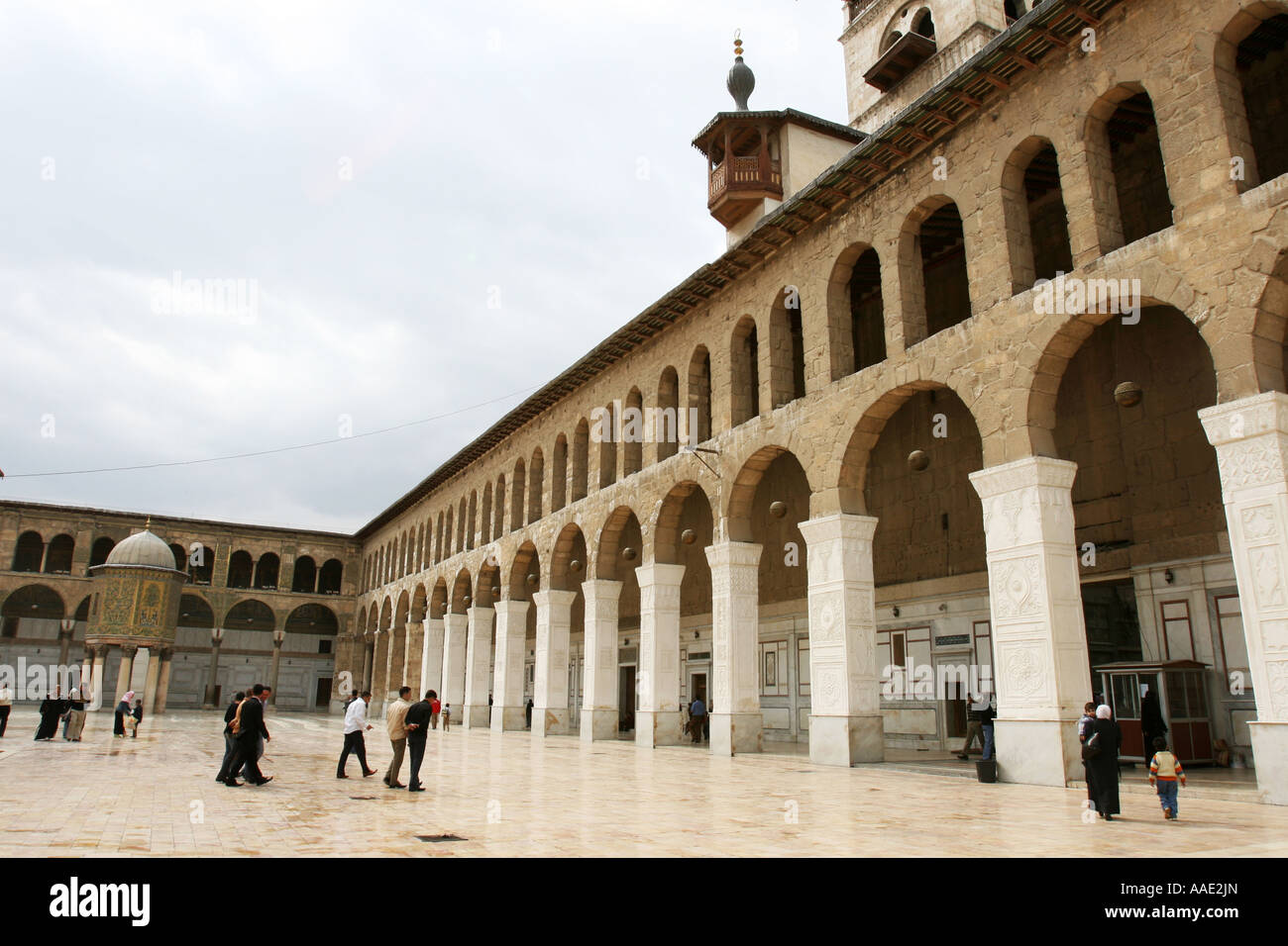 The marble courtyard of The Umayyad Great Mosque, Old Town Damascus ...