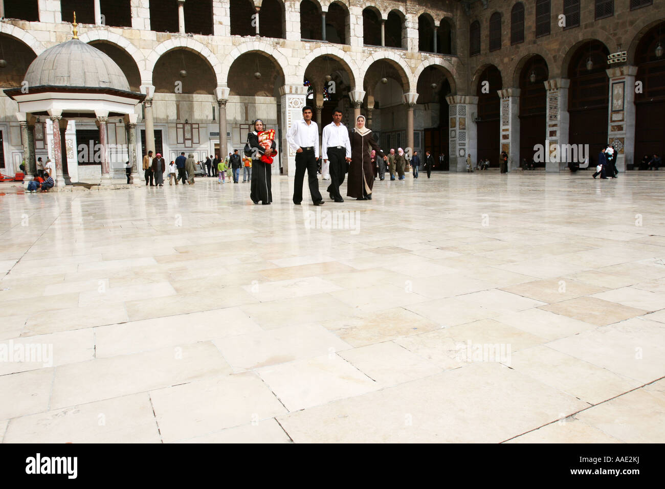 The marble courtyard of The Umayyad Great Mosque, Old Town Damascus ...