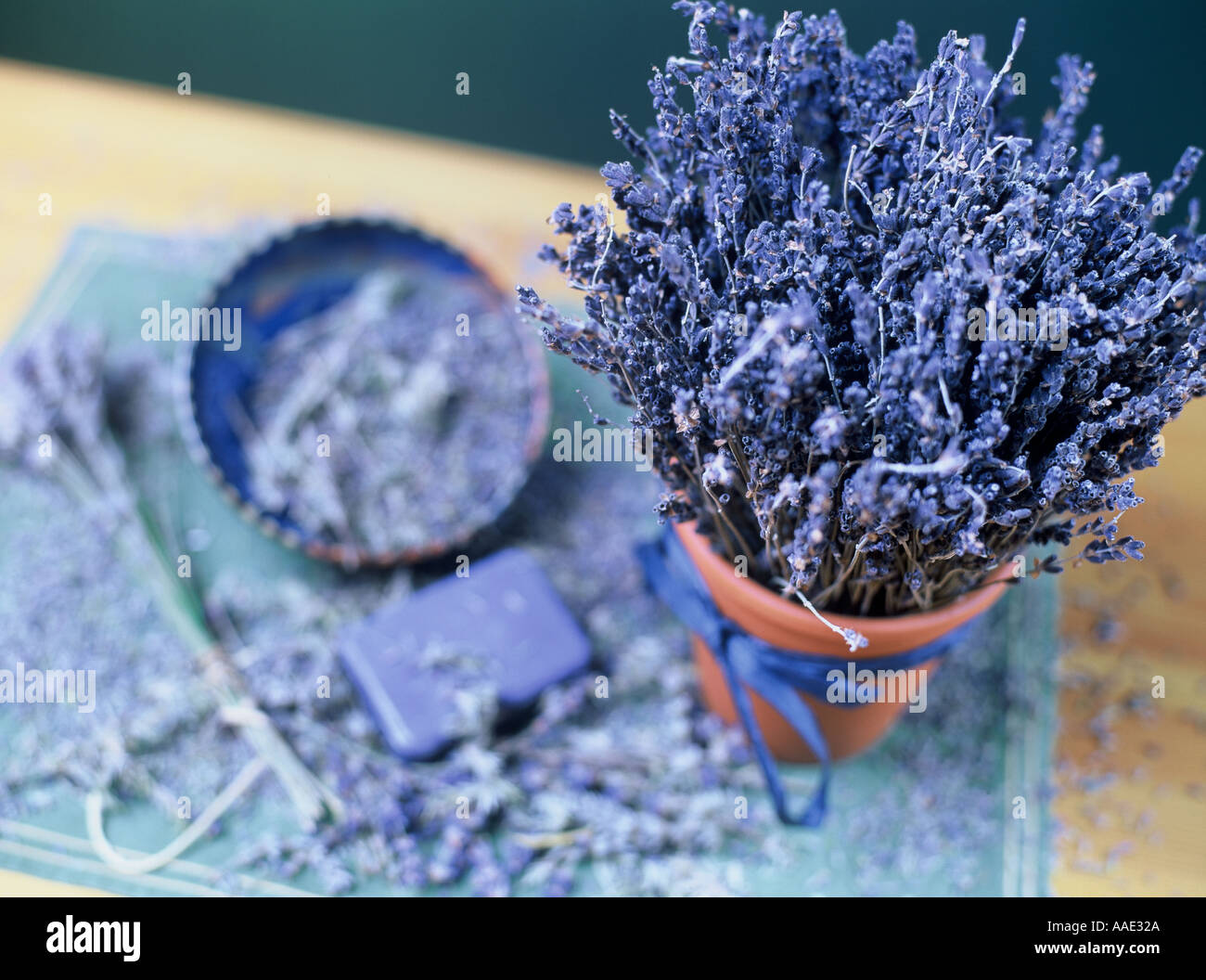 Ktichen table hi-res stock photography and images - Alamy