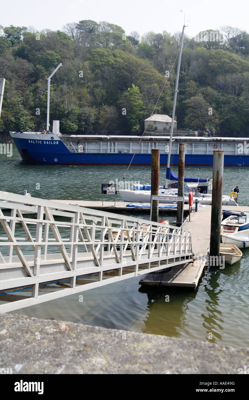 River fal pontoon hi-res stock photography and images - Alamy