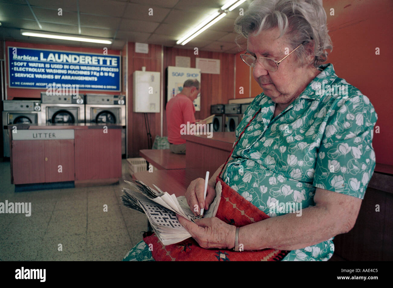 Laundrette uk hi-res stock photography and images - Alamy