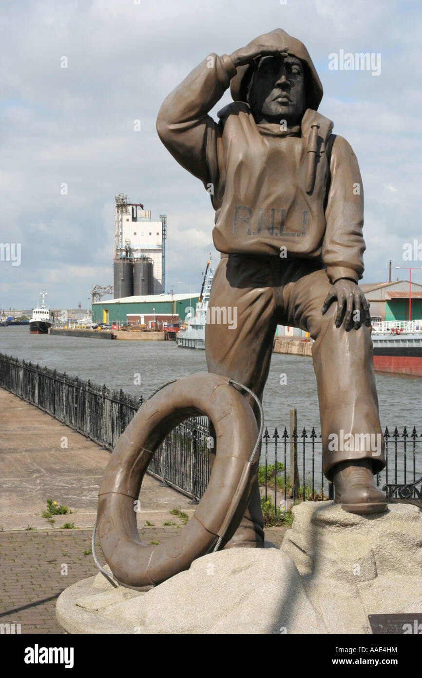 mariner statue lowestoft norfolk england uk gb Stock Photo - Alamy