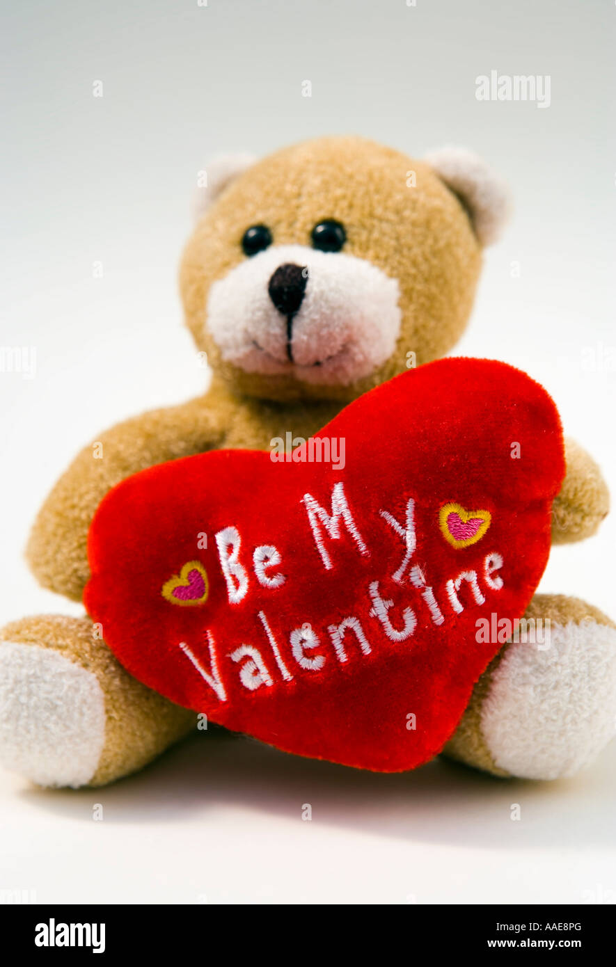 Teddy bear holding love heart Stock Photo - Alamy