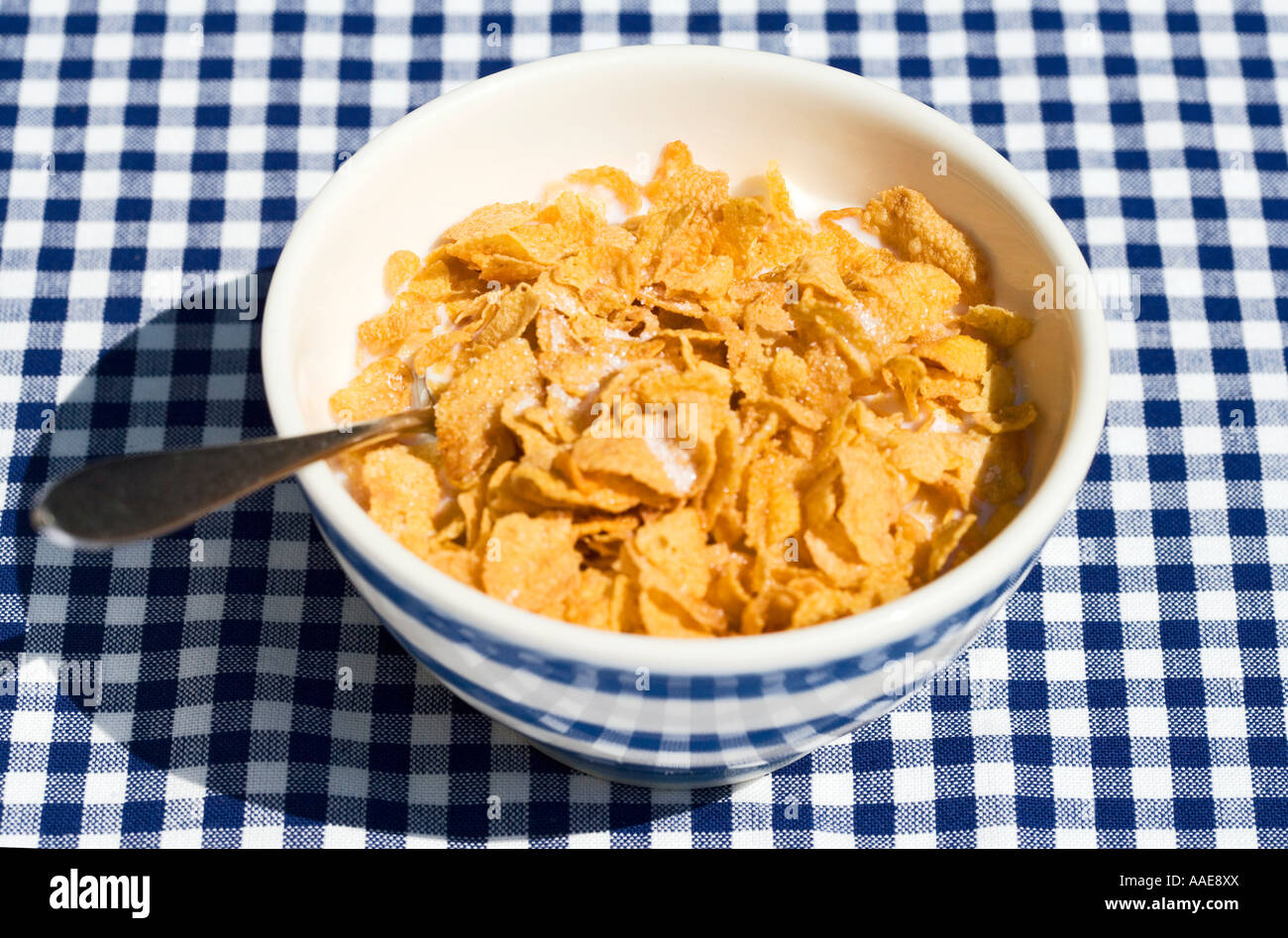 Bowl of cornflakes Stock Photo - Alamy