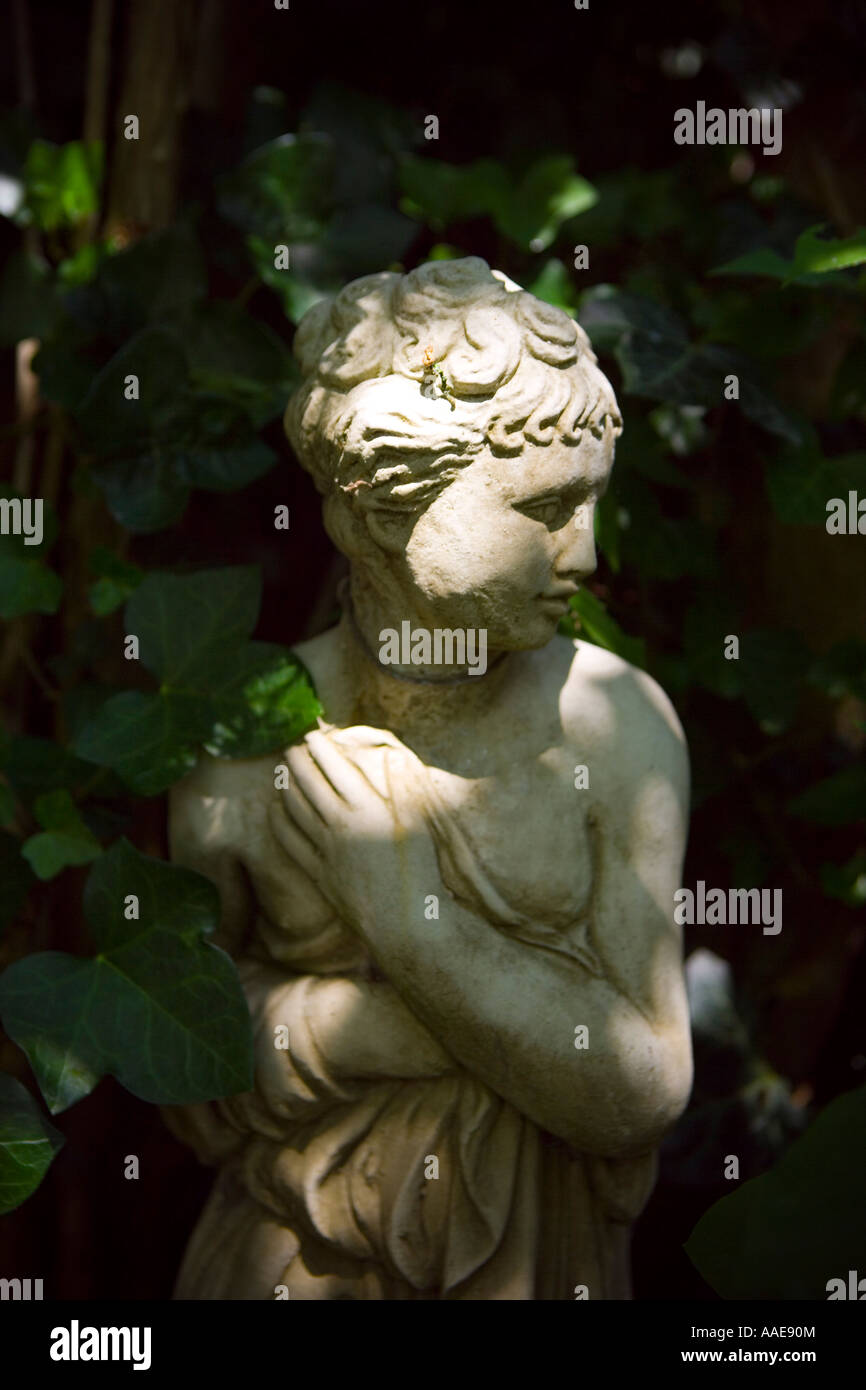 Stone statue face female hi-res stock photography and images - Alamy