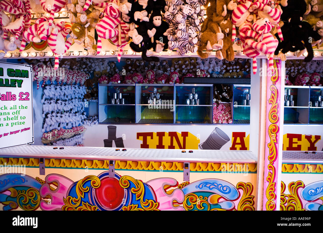 'Tin alley' game stall Stock Photo - Alamy