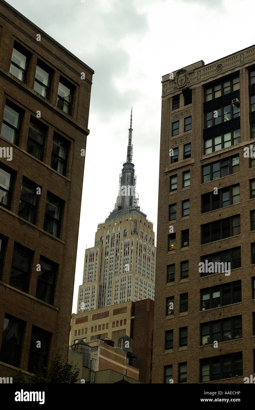 Empire State Building framed between 2 tall buildings Stock Photo - Alamy