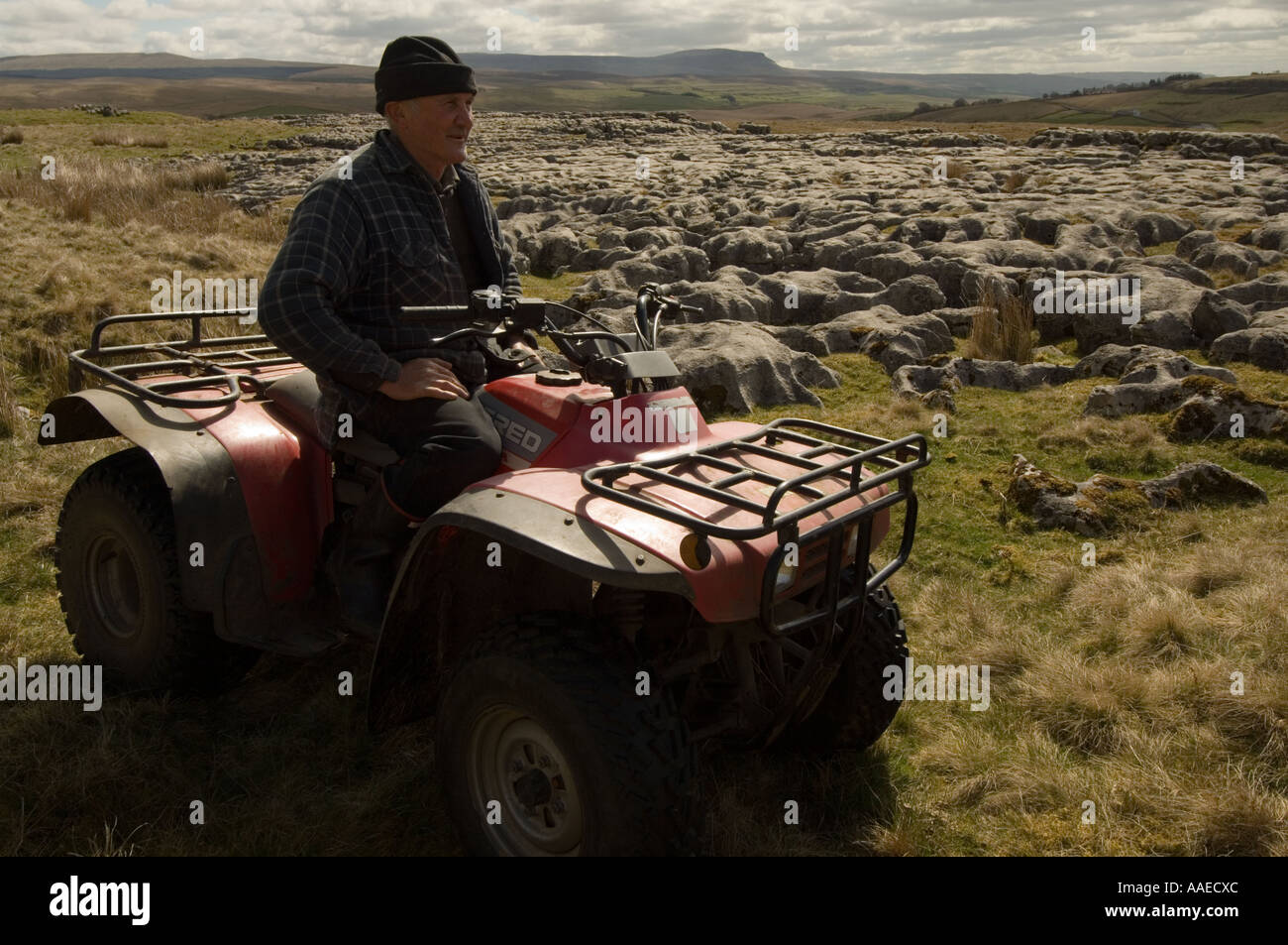 Tractor farm yorkshire dales england hi-res stock photography and ...