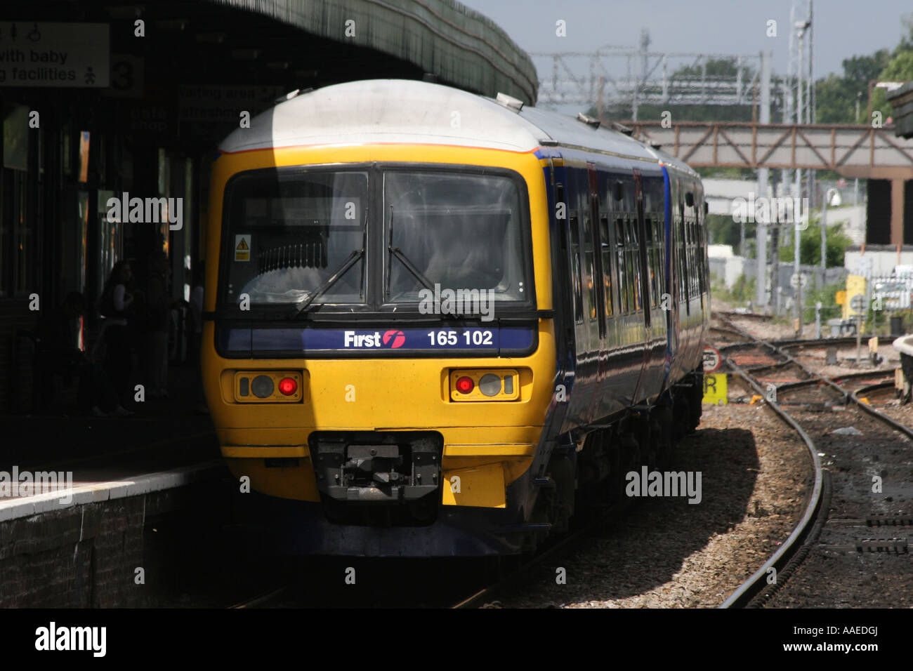 First Great Western Local Passenger Train at Didcot Station Stock Photo ...