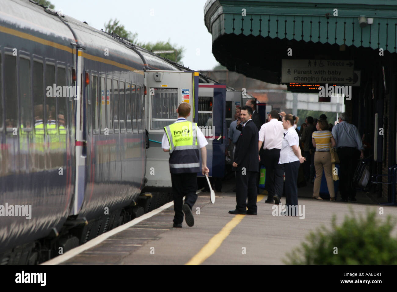 First Great western Passenger Train stops at Didcot Station Stock Photo ...