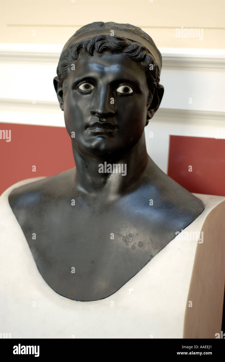 Peristyle garden hi-res stock photography and images - Alamy