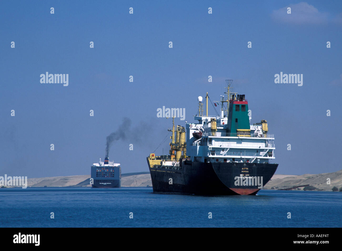 Suez canal ship hi-res stock photography and images - Alamy