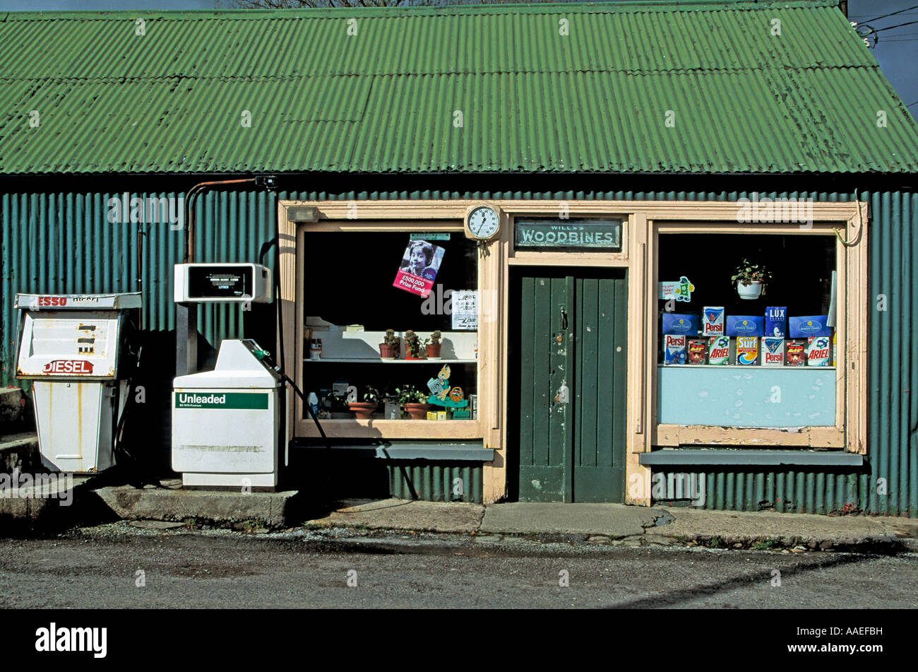 cross roads shop in irelands rural countryside Stock Photo - Alamy