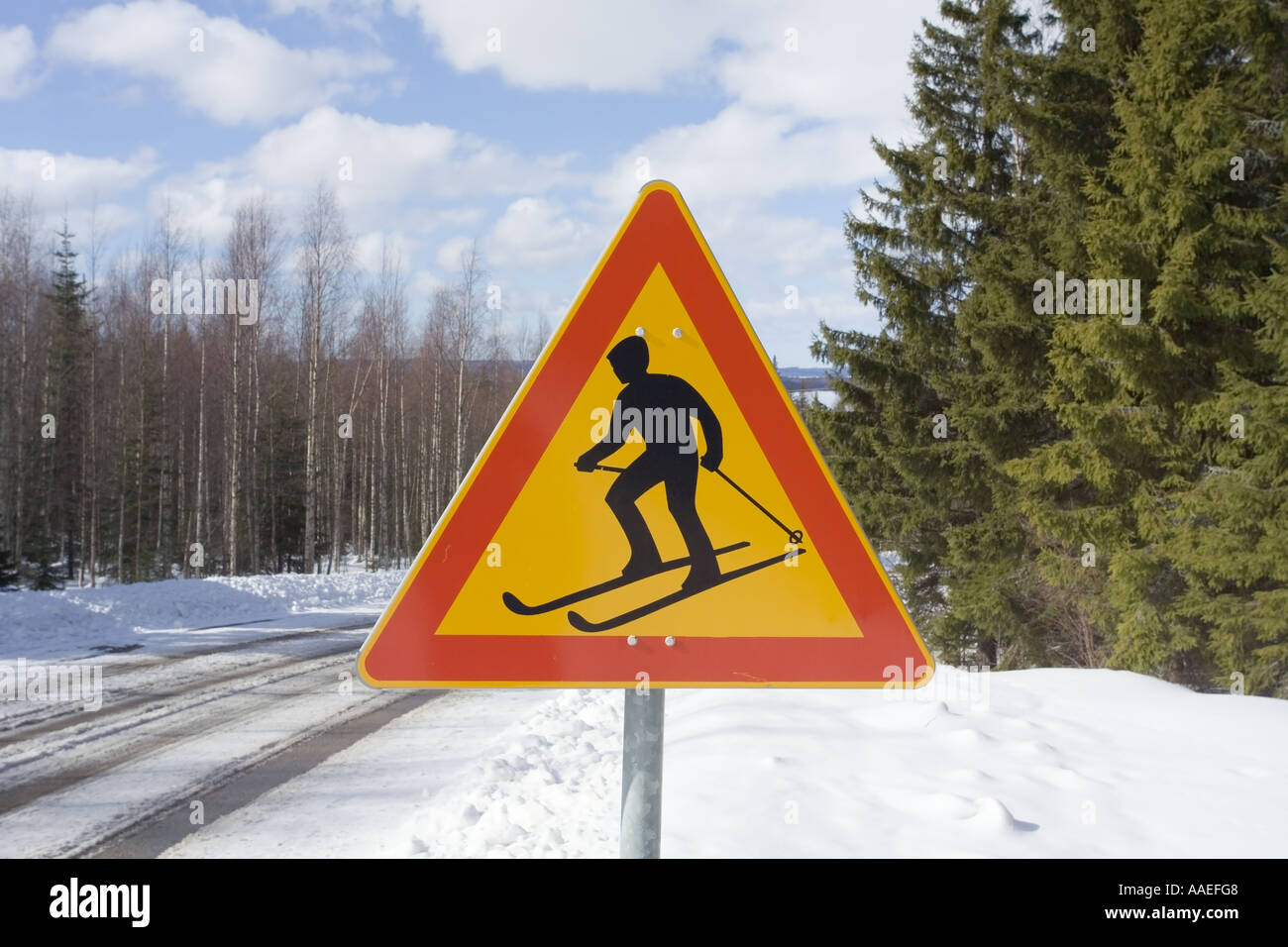 Ski track traffic sign Stock Photo - Alamy