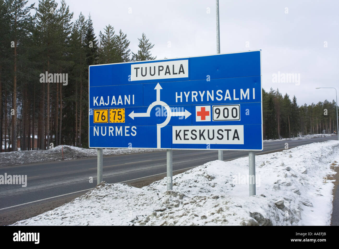 Orientation guide traffic signpost roundabout hi-res stock photography ...