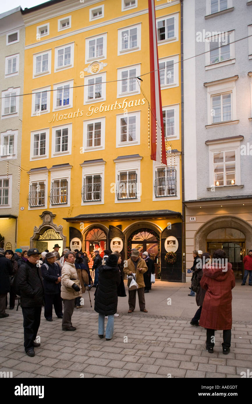 Mozart s birthplace in the Getreidegasse Wolfgang occupied by the ...