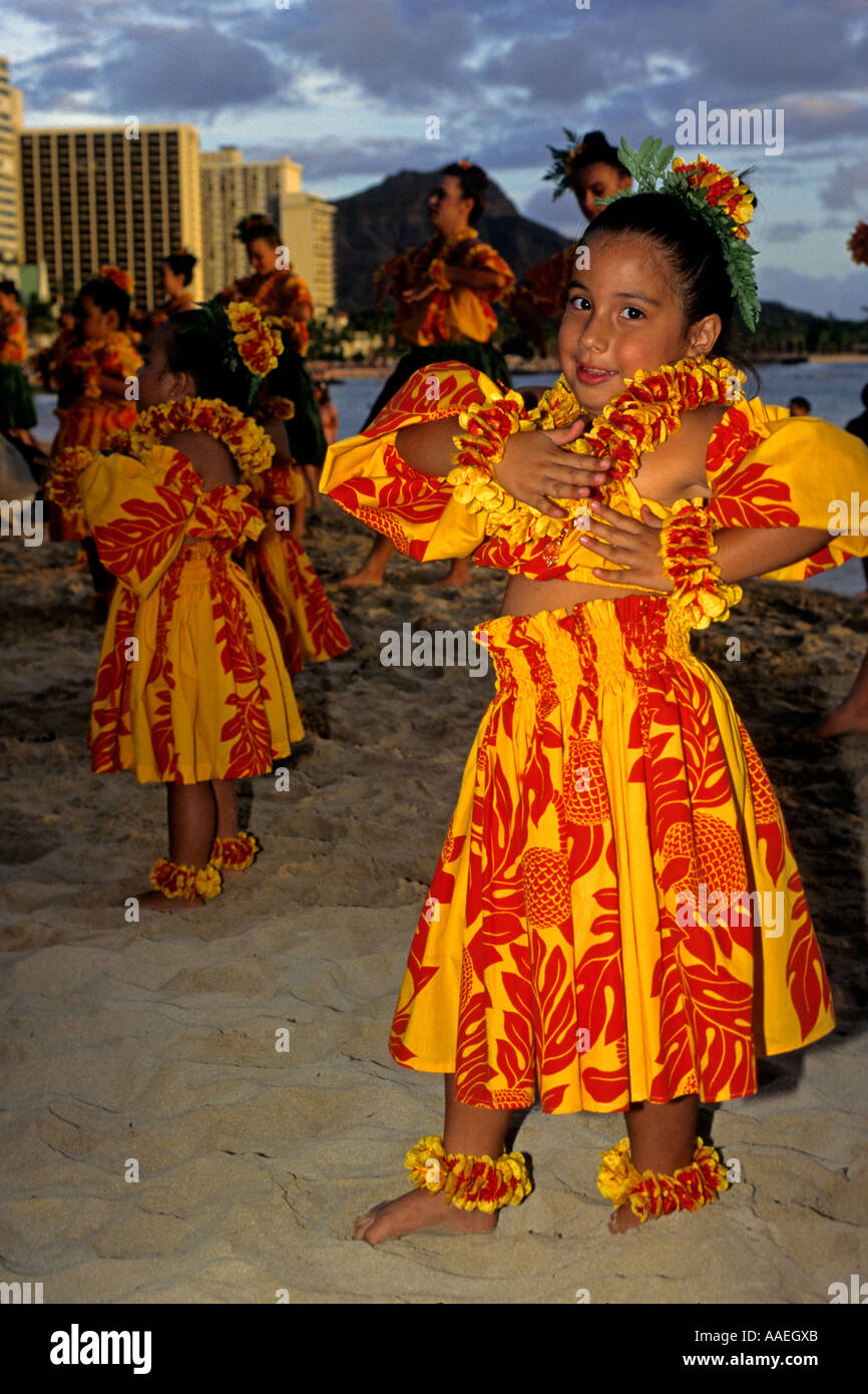 Children hula dance hawaii hi-res stock photography and images - Alamy