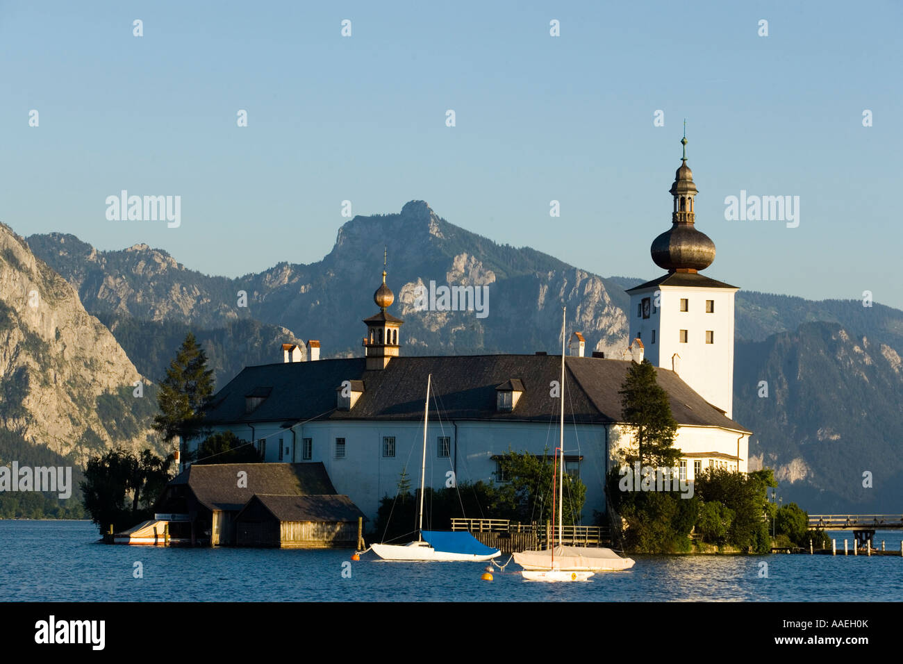 lake Traunsee Schlosshotel Orth in the evening Gmunden Upper Austria ...