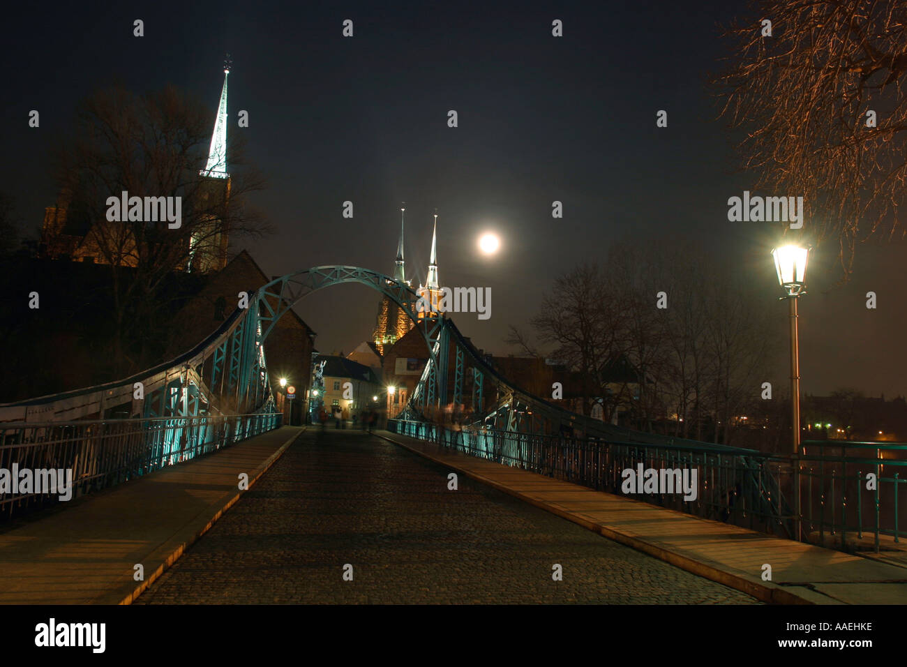 The Tumski bridge and Cathedral of St John Baptist by a full moon night ...
