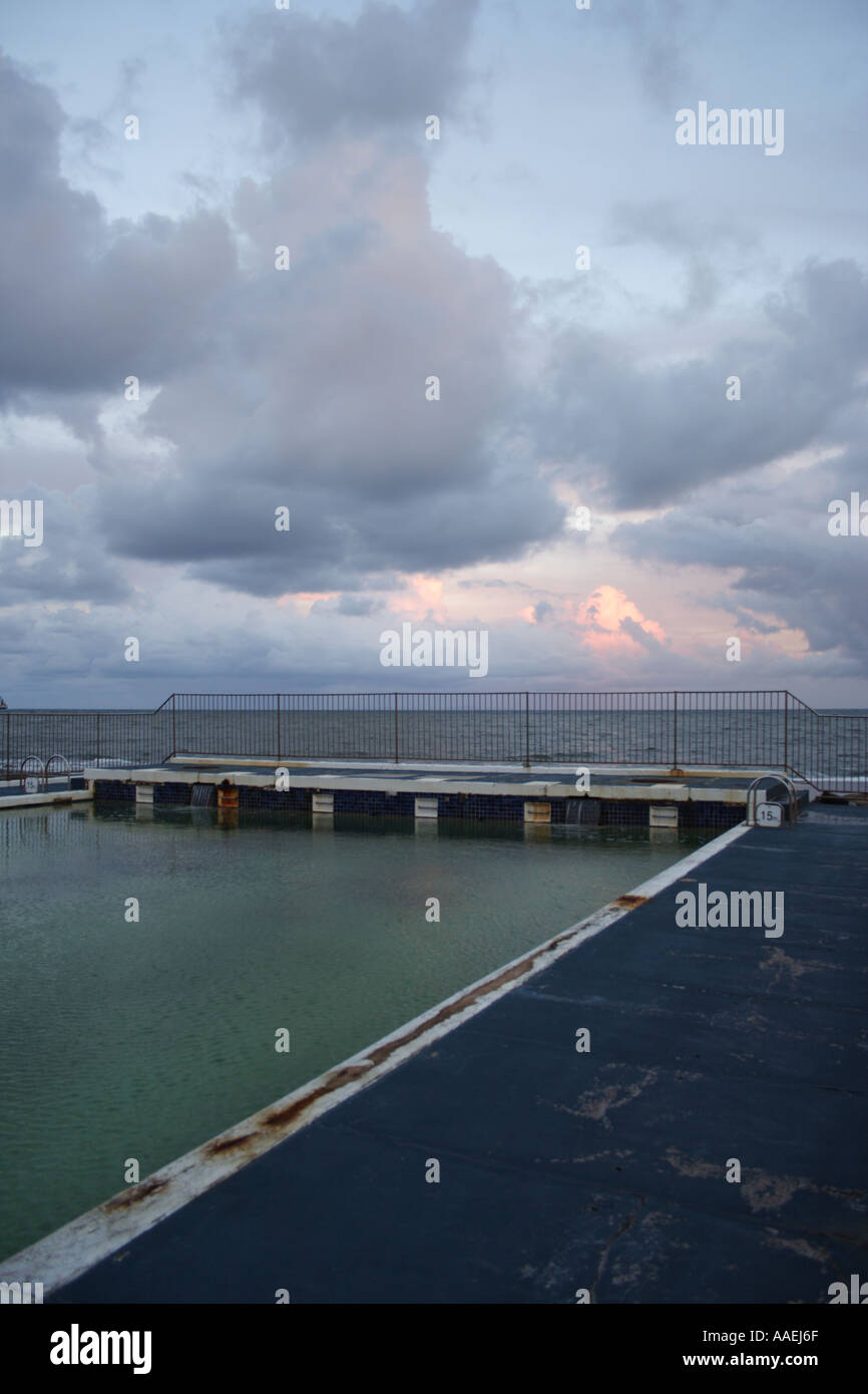Ocean pool kings beach sunshine hi-res stock photography and images - Alamy