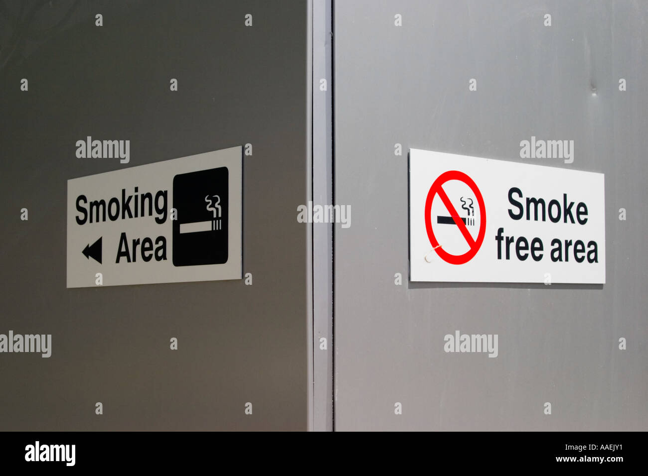 Smoking area No smoking area signs on partition Stock Photo - Alamy