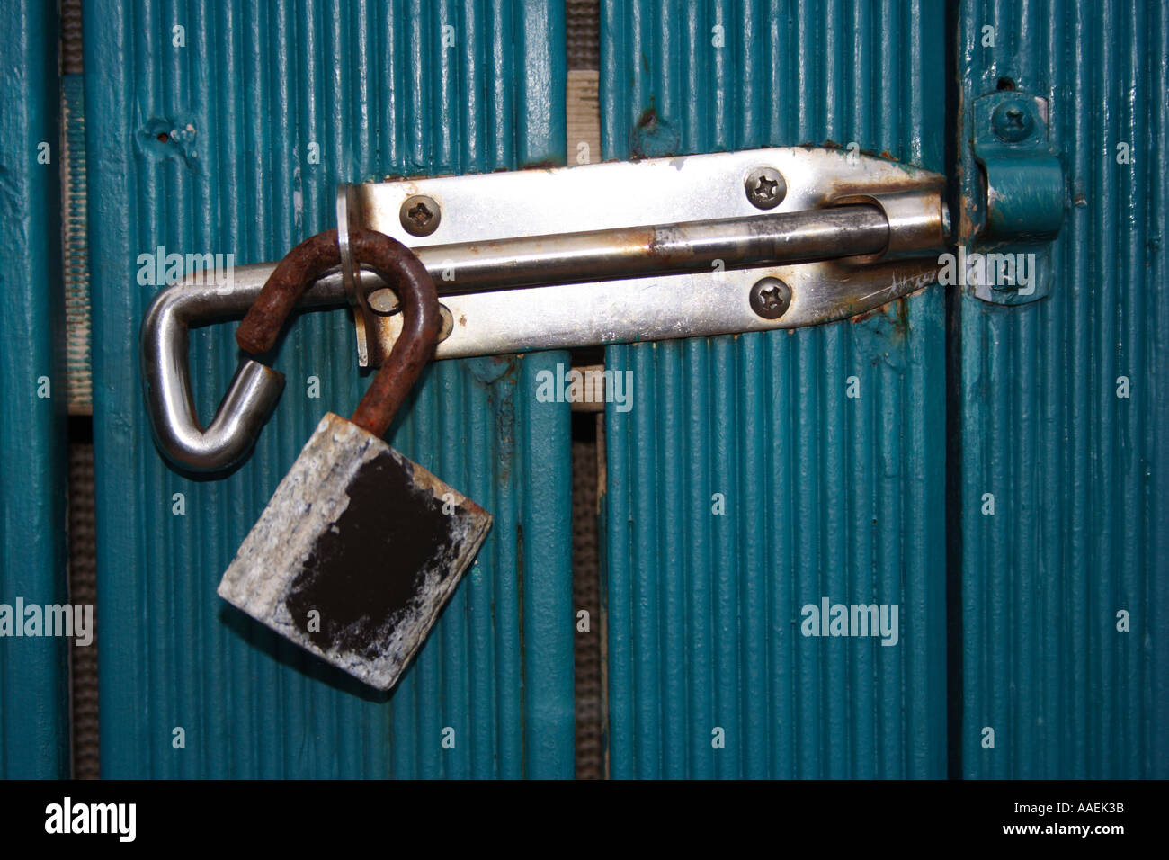 PADLOCK AND HINGE ON A AQUA BLUE TIMBER BUILDING BAPD1966 Stock Photo ...